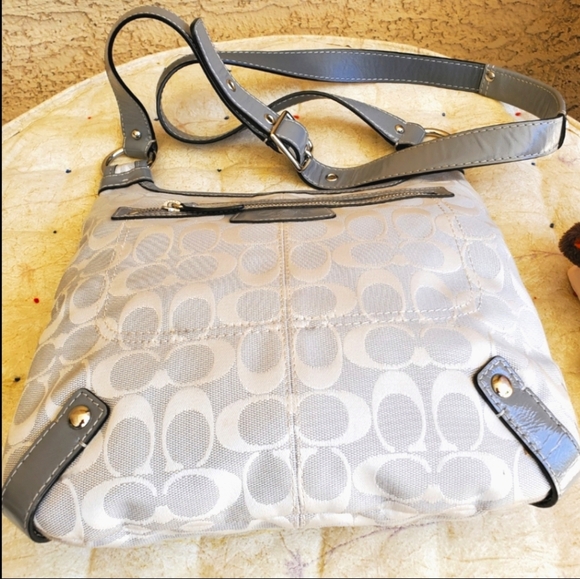 Coach | Bags | Coach Signature Penelope Hippie F4689 White Gray ...